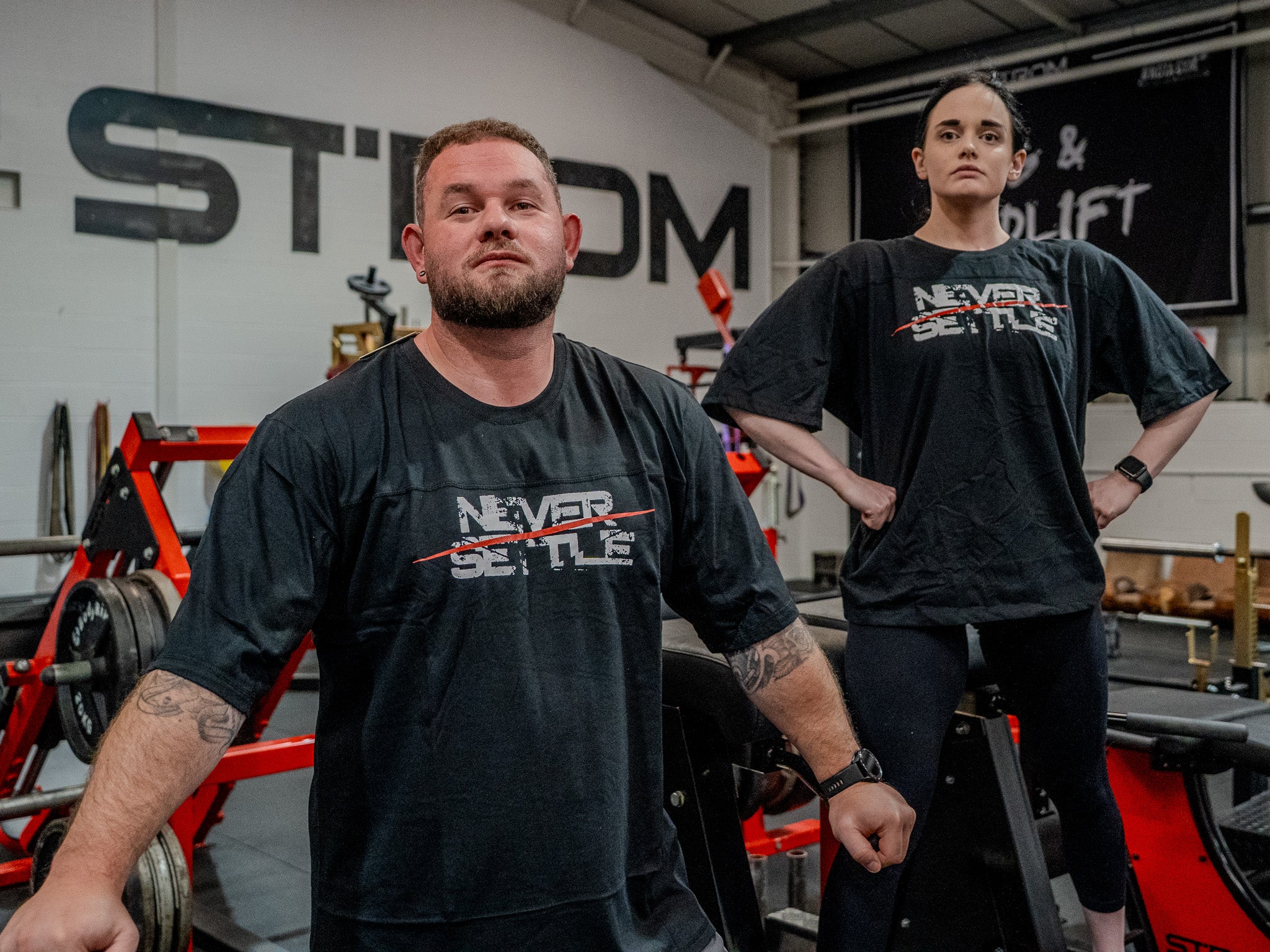NEVER SETTLE Old School Oversized T-Shirt – Strom Sports Nutrition